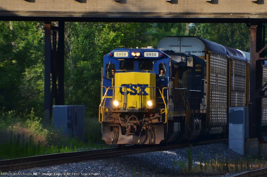 CSX 5958 gets a glimpse of the morning sun.